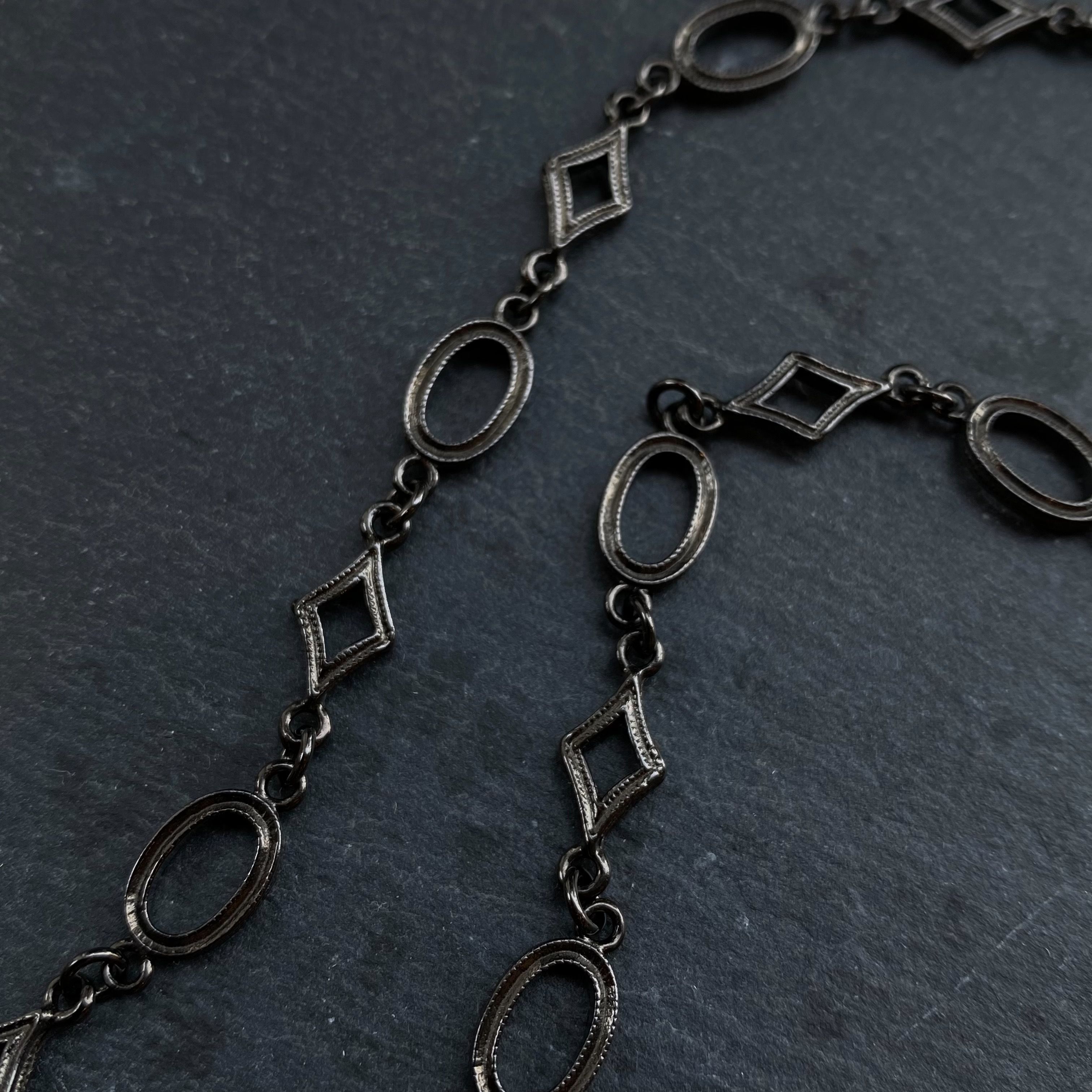 MILLEGRAIN DIAMOND SHAPED/OVAL SHAPED LINK CHAIN / SILVER / BLACK ...